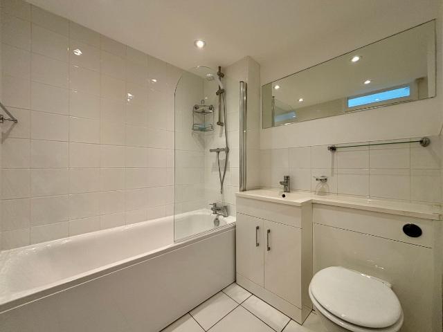Albemarle Road, Beckenham BR3, 1 bed flat to rent, £1,500 pcm | PrimeLocation