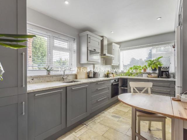 Albemarle Road, Beckenham BR3, 1 bed flat to rent, £1,600 pcm | PrimeLocation