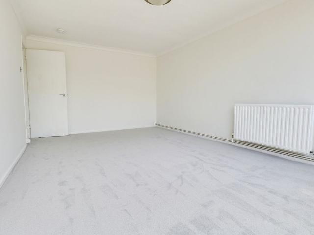 Albemarle Road, Beckenham BR3, 2 bed flat to rent, £1,625 pcm | PrimeLocation
