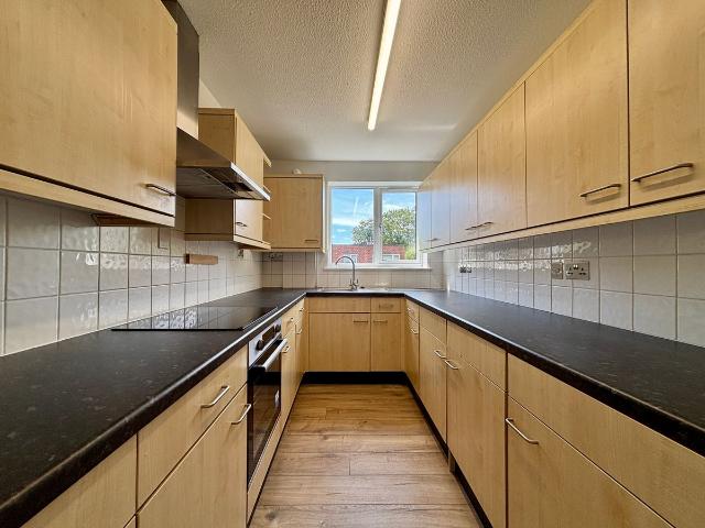 Albemarle Road, Beckenham BR3, 2 bed flat to rent, £1,850 pcm | PrimeLocation