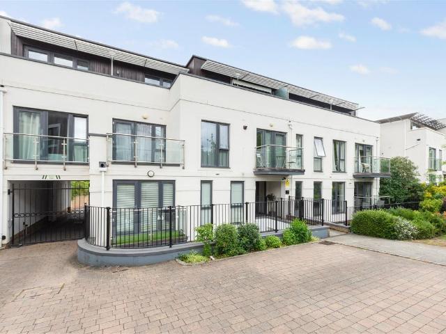 Albemarle Road, Beckenham BR3, 2 bed flat to rent, £1,800 pcm | PrimeLocation