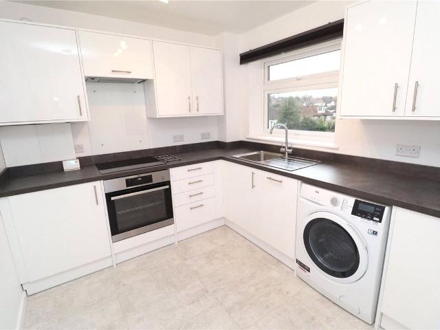 Albemarle Road, Beckenham BR3, 2 bed flat to rent, £1,895 pcm | PrimeLocation