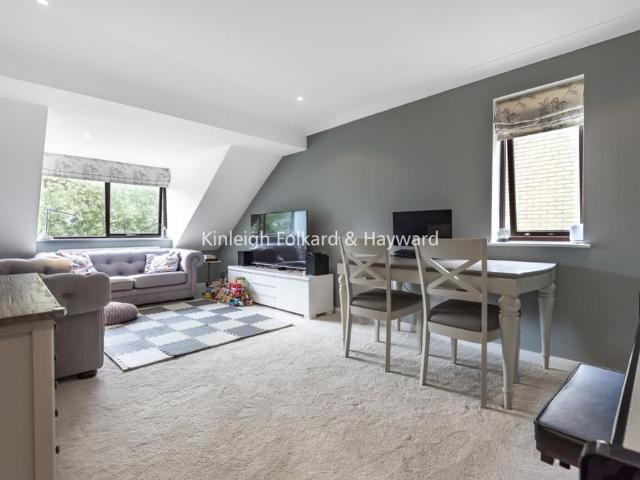 Albemarle Road, Beckenham, BR3 2 bed flat to rent £2,000 pcm £462 pw