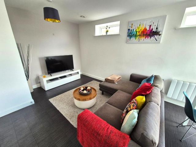 Albers Court, Harrow HA3, 2 bed flat to rent, £1,800 pcm | PrimeLocation
