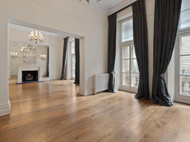 Albert Court, South Kensington, SW7 3 bed apartment to rent £13,000 pcm £3,000 pw