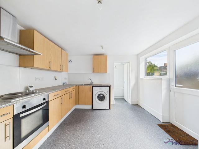 Albert Avenue, Anlaby Road HU3, 2 bed flat to rent, £650 pcm | PrimeLocation