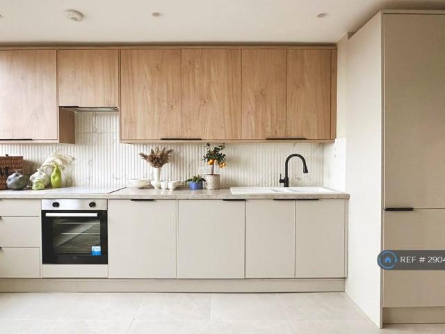 Albert Barnes House, London, SE1 3 bed flat to rent £3,800 pcm £877 pw