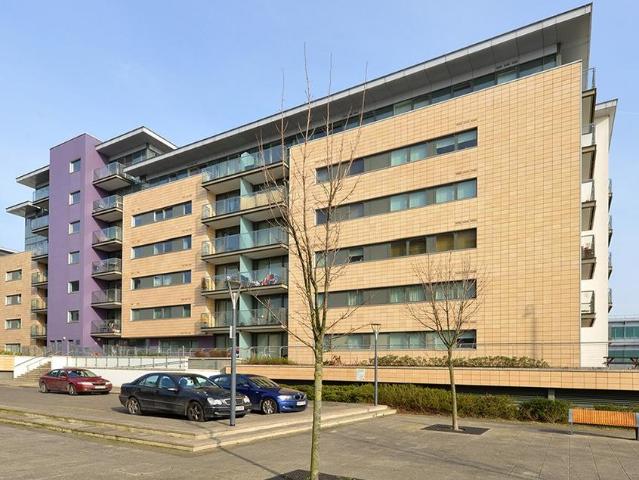Albert Basin Way, E16 3 bed apartment to rent £2,400 pcm £554 pw