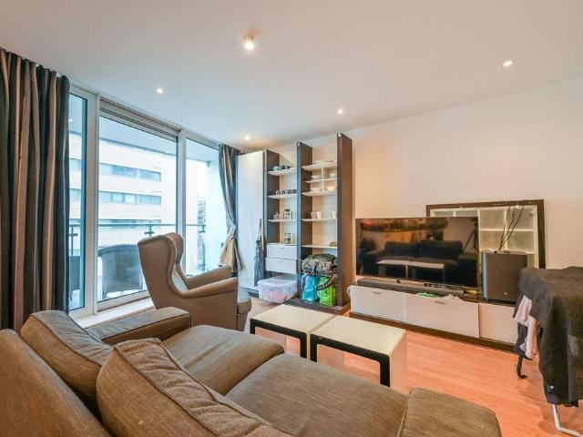 Albert Basin Way, E16, Gallions. 2 bed flat to rent £2,200 pcm £508 pw