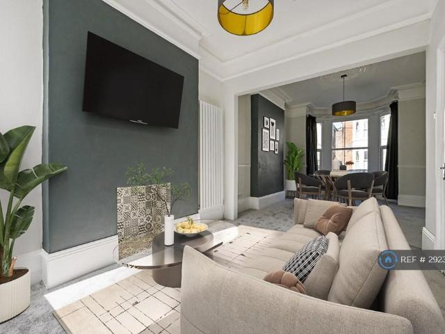 Albert Grove, Southsea, PO5 4 bed semi detached house to rent £1,900 pcm £438 pw