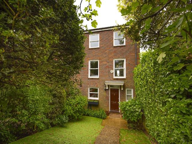 Albert Drive, London SW19, 3 bed flat to rent, £14,083 pcm | PrimeLocation