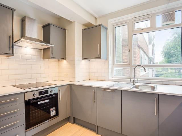 Albert Drive, London SW19, 3 bed flat to rent, £2,500 pcm | PrimeLocation