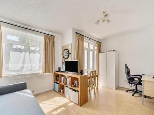 Albert Drive, London, 2 Bedroom Apartment