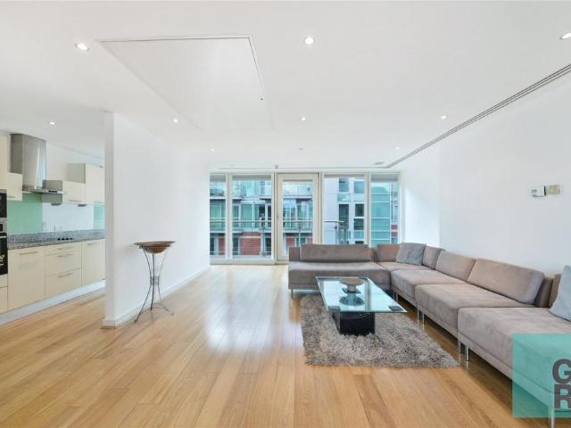 Albert Embankment, London, Salamanca. 2 bed penthouse to rent £3,700 pcm £854 pw
