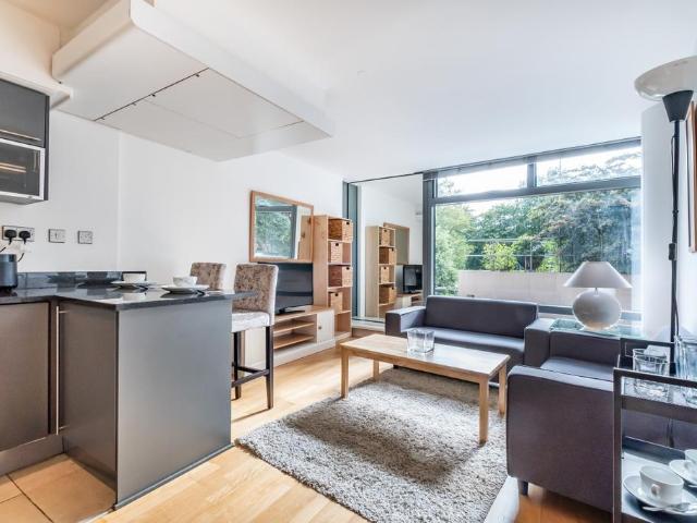 Albert Embankment London SE1 1 bed apartment to rent £2,708 pcm £625 pw