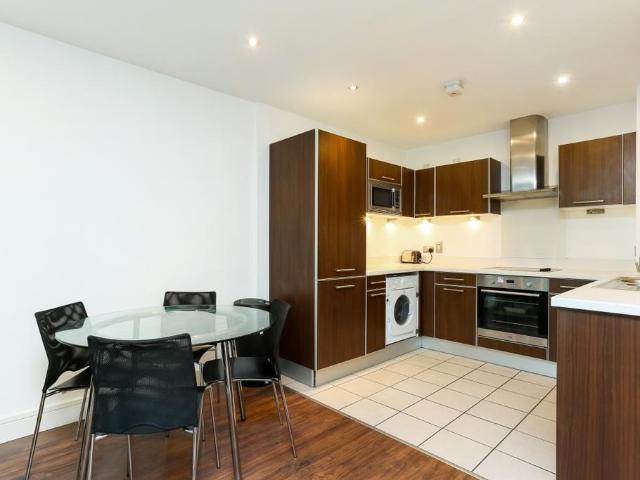 Albert Embankment London SE1 3 bed apartment to rent £3,683 pcm £850 pw