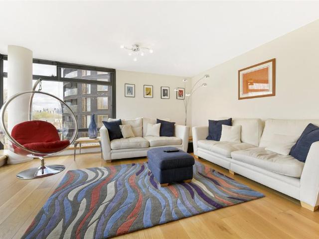 Albert Embankment, London, SE1 3 bed flat to rent £4,750 pcm £1,096 pw