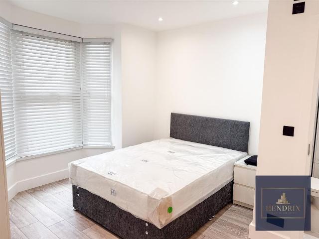 Albert Square, London E15, Room to rent, £1,250 pcm | PrimeLocation