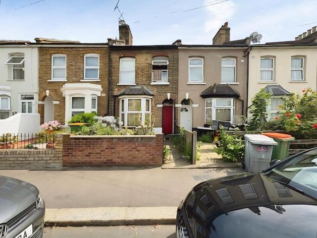 Albert Square, Stratford, London E15 4 bed terraced house to rent £2,650 pcm £612 pw