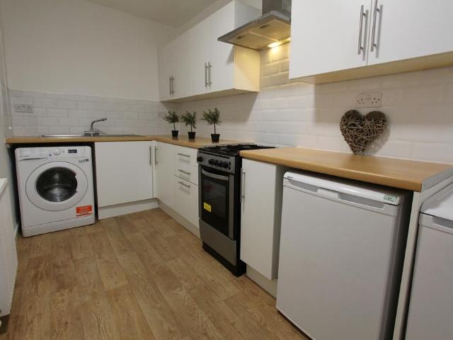 Albert Street, Edinburgh EH7 2 bed flat to rent £1,295 pcm £299 pw