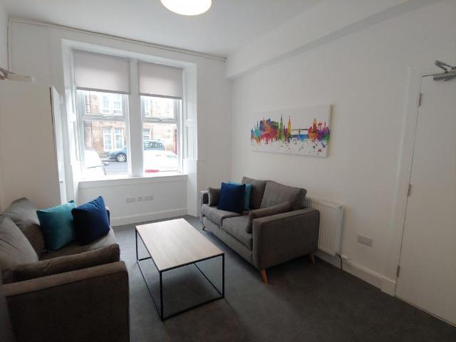 Albert Street, Edinburgh, EH7 2 bed flat to rent £1,430 pcm £330 pw