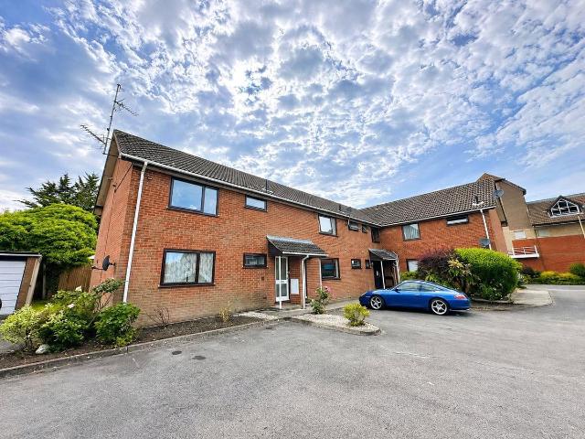 Albert Street, Fleet, Hampshire GU51, 2 bed flat to rent, £1,250 pcm | PrimeLocation