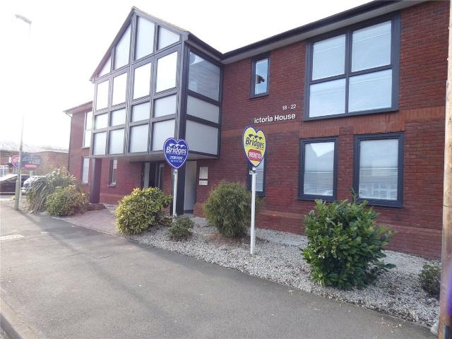 Albert Street, Fleet, Hampshire GU51, 2 bed flat to rent, £1,325 pcm | PrimeLocation