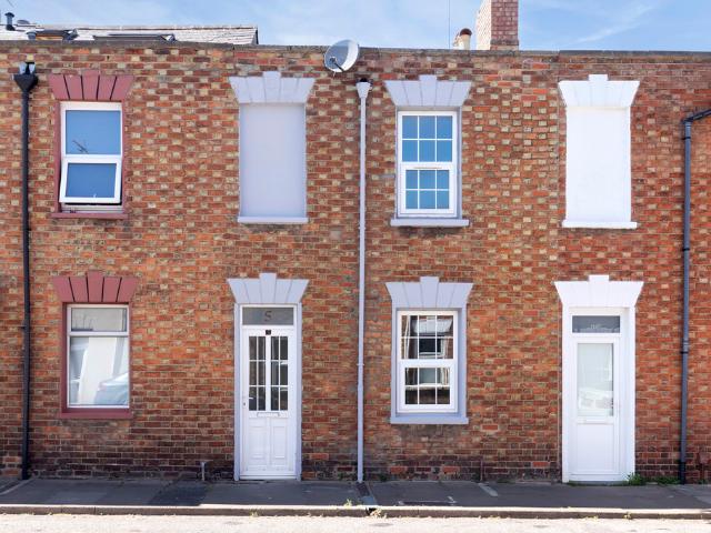 Albert Street, GL50 4HS Elliot Oliver