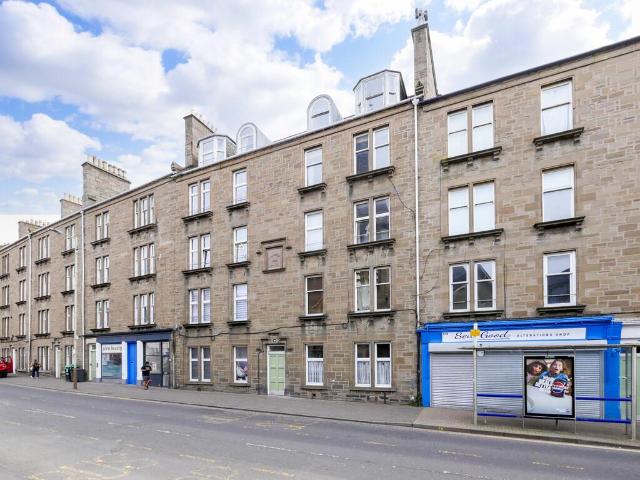 Albert Street Stobswell, Dundee DD4 3 bed flat to rent £1,295 pcm £299 pw