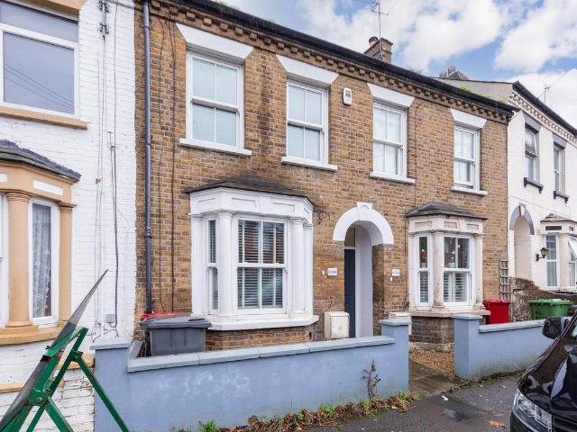 Albert Street, Slough SL1, 2 bed terraced house to rent, £1,650 pcm | PrimeLocation