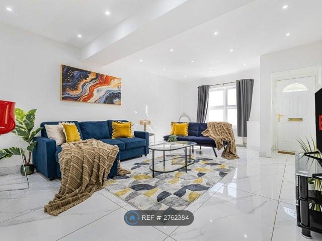 Albert Street, Windsor SL4, 3 bed terraced house to rent, £4,500 pcm | PrimeLocation