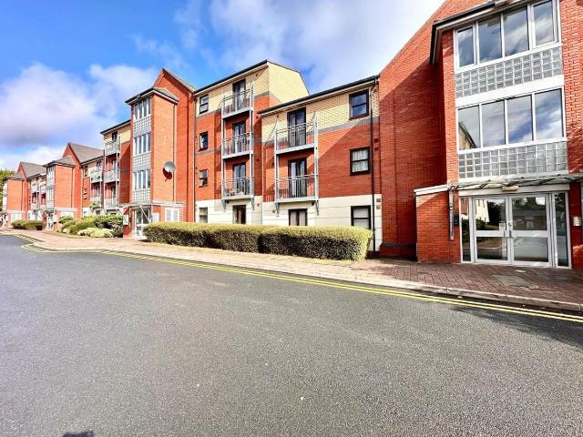 Albert Road, Tamworth B79, 2 bed flat to rent, £875 pcm | PrimeLocation