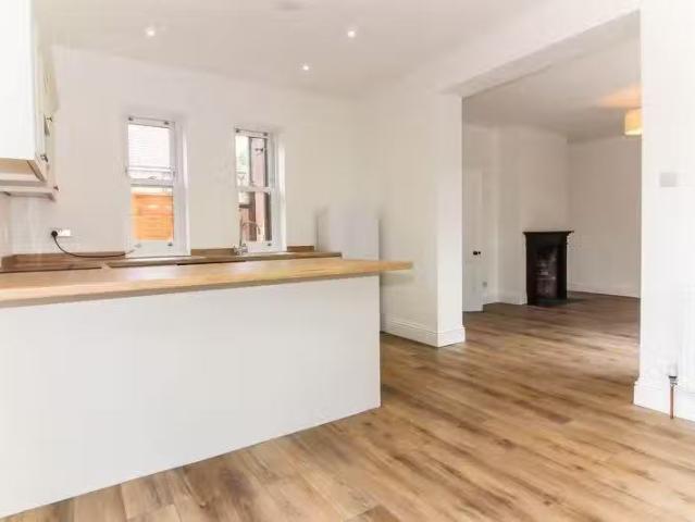 Albert Road, Tonbridge 3 bed semi detached house to rent £2.