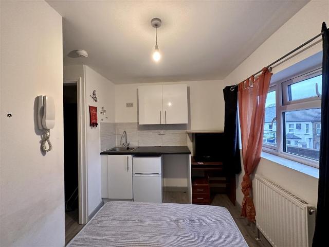 Albert Road, Yiewsley, West Drayton UB7, Room to rent, £750 pcm | PrimeLocation