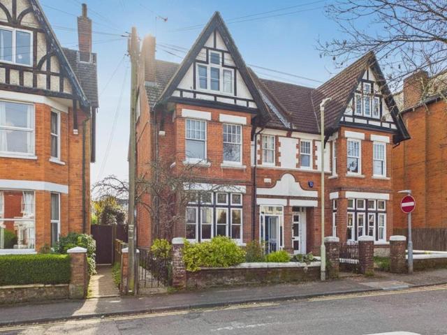 Albert Road, Ashford Kent TN24 8NX 6 bed semi detached house to rent £2,600 pcm £600 pw