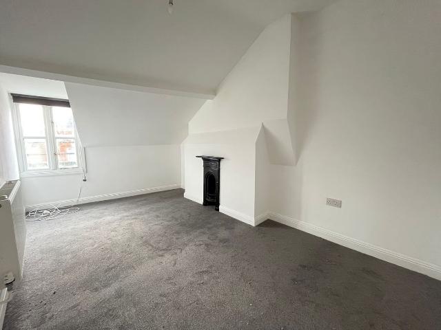 Albert Road, Bournemouth BH1, 2 bed flat to rent, £900 pcm | PrimeLocation