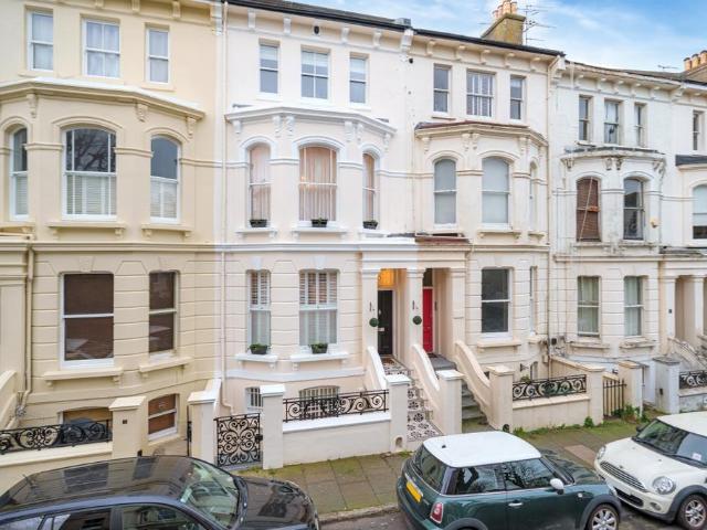 Albert Road Brighton BN1 4 bed terraced house to rent £4,500 pcm £1,038 pw