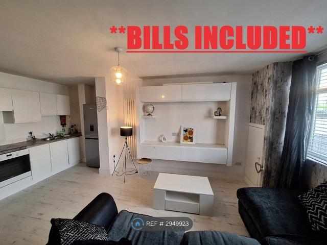 Albert Road, Farnworth, Bolton BL4, 2 bed flat to rent, £1,250 pcm | PrimeLocation