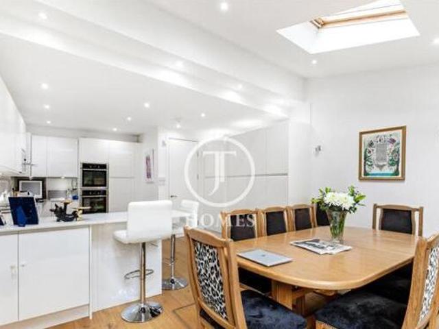 Albert Road, London, 3 Bedroom End