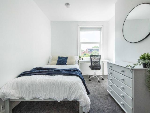 Albert Road, Notttingham NG7, 3 bed terraced house to rent, £1,560 pcm | PrimeLocation