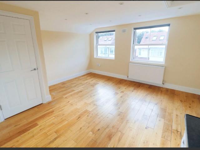 Albert Road, Orpington BR5, 2 bed flat to rent, £1,600 pcm | PrimeLocation