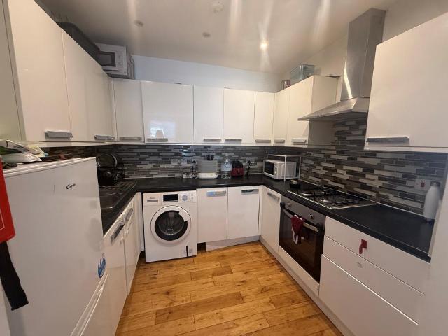 Albert Road, Orpington, BR5 3 bed flat to rent £1,800 pcm £415 pw