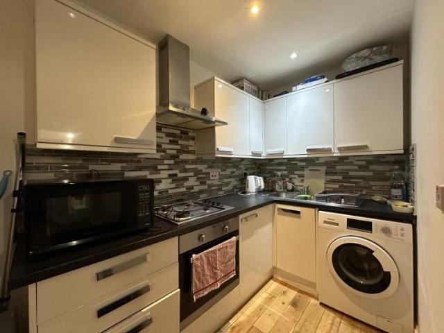 Albert Road, Orpington BR5, 3 bed flat to rent, £1,900 pcm | PrimeLocation