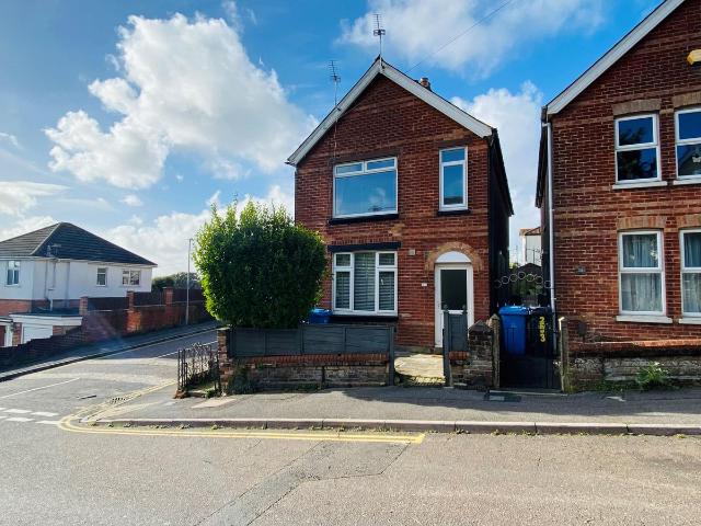 Albert Road, Poole BH12, 1 bed flat to rent, £1,100 pcm | PrimeLocation