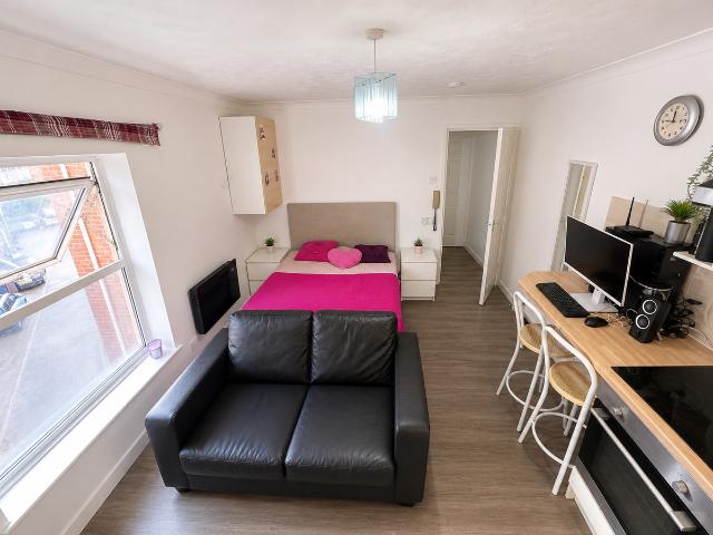 Albert Road South, Southampton SO14, Studio to rent, £995 pcm | PrimeLocation