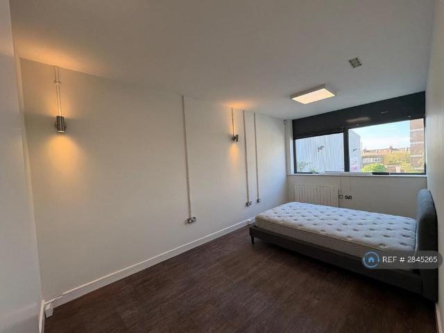 Albert Works, Hove, BN3 2 bed flat to rent £1,675 pcm £387 pw