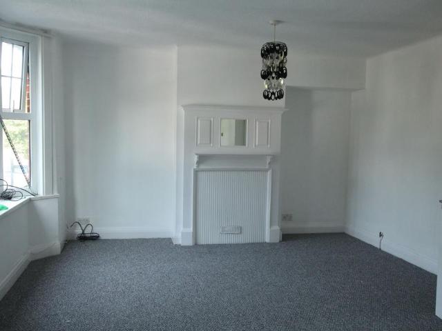 Albert Terrace Green Street. 3 bed flat to rent £1,495 pcm £345 pw