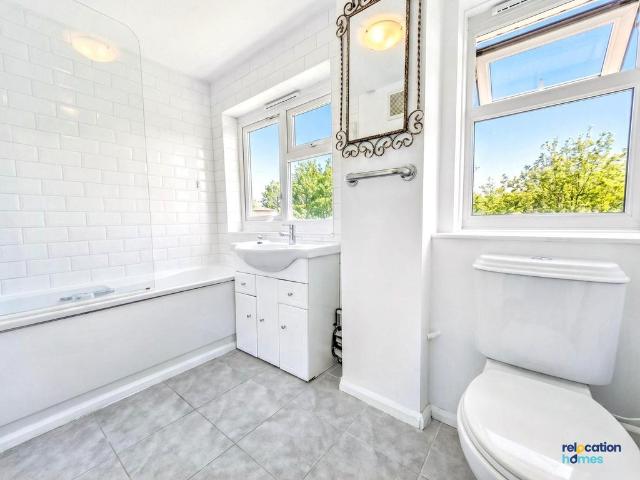 Albert Vittoria House, Pellatt Grove. 3 bed flat to rent £2,350 pcm £542 pw