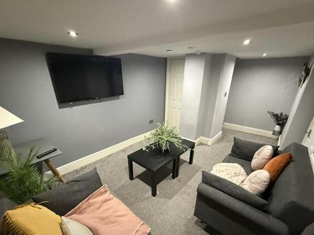 Alberta Terrace Bed, Lenton, 5 Bedroom House