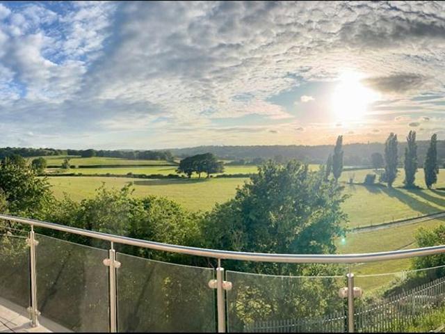 Albertine Grove, West Wickham, BR4 2 bed penthouse to rent £1,995 pcm £460 pw